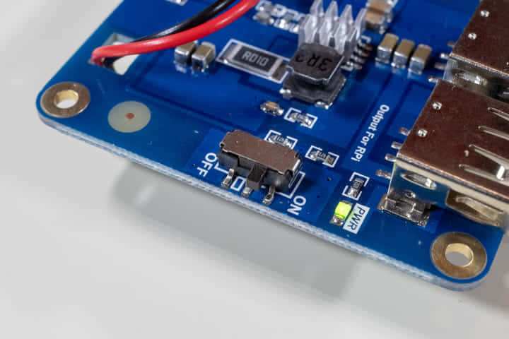 Raspberry PiをUPSライクに使えるバッテリー『Lithium-ion Battery Expansion Board』レビュー ...