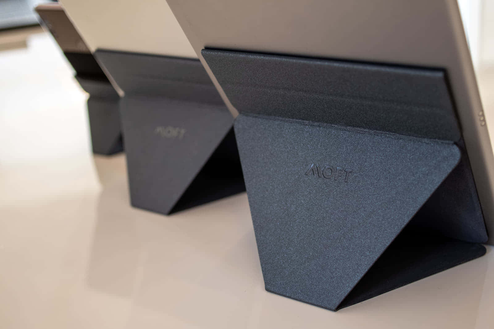 最薄クラスのスマホ･タブレットスタンド MOFT X [PR] ｜ VOLTECHNO