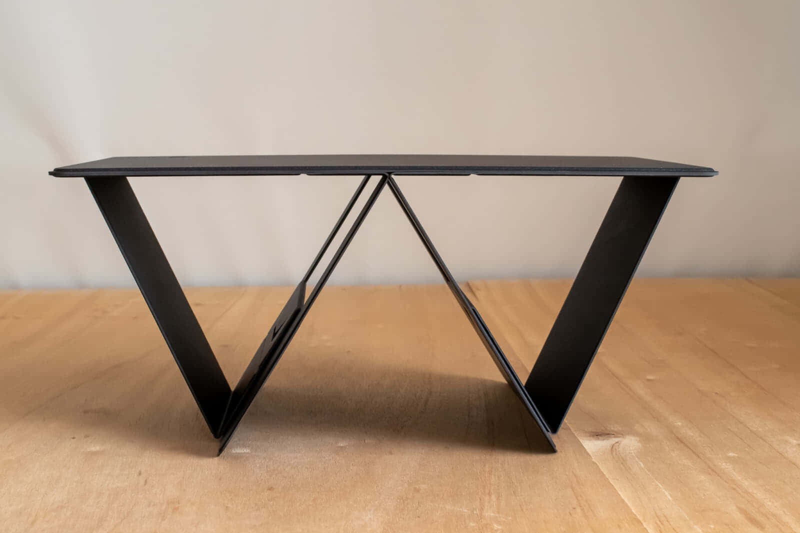 シンプル&軽量なPCデスク iSWIFT Piレビュー、快適な作業環境をどこでも実現！ ｜ VOLTECHNO