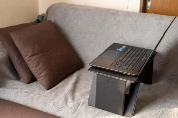 シンプル&軽量なPCデスク iSWIFT Piレビュー、快適な作業環境をどこでも実現！ ｜ VOLTECHNO