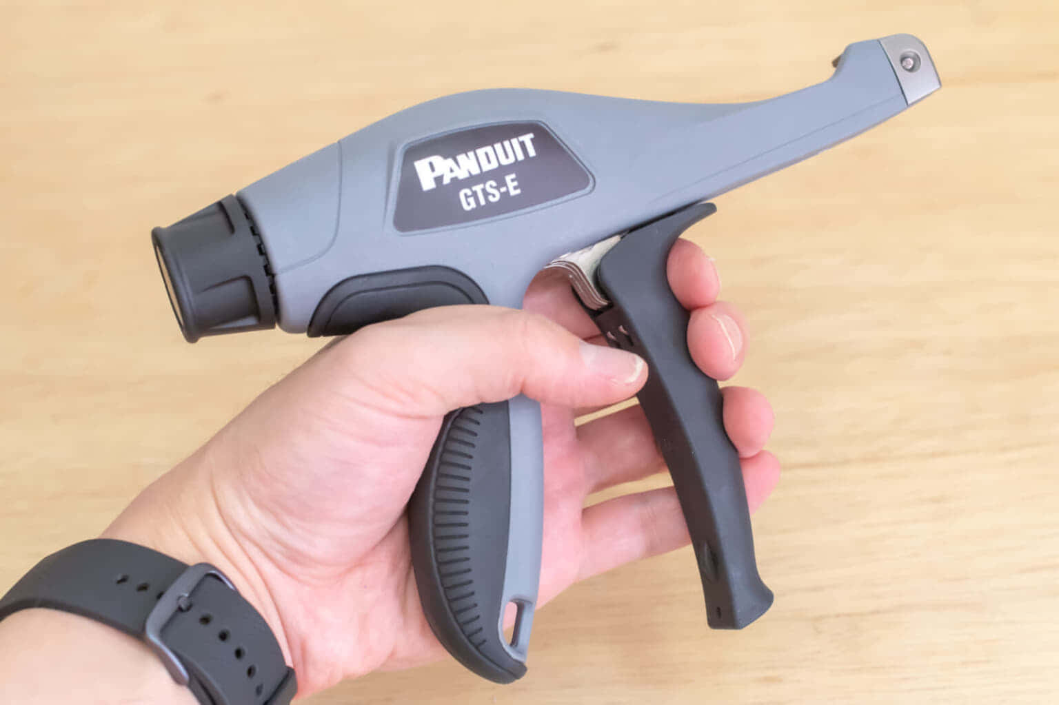 パンドウイット GTS-E 結束工具をレビュー！結束バンドの作業効率を向上 ｜ VOLTECHNO