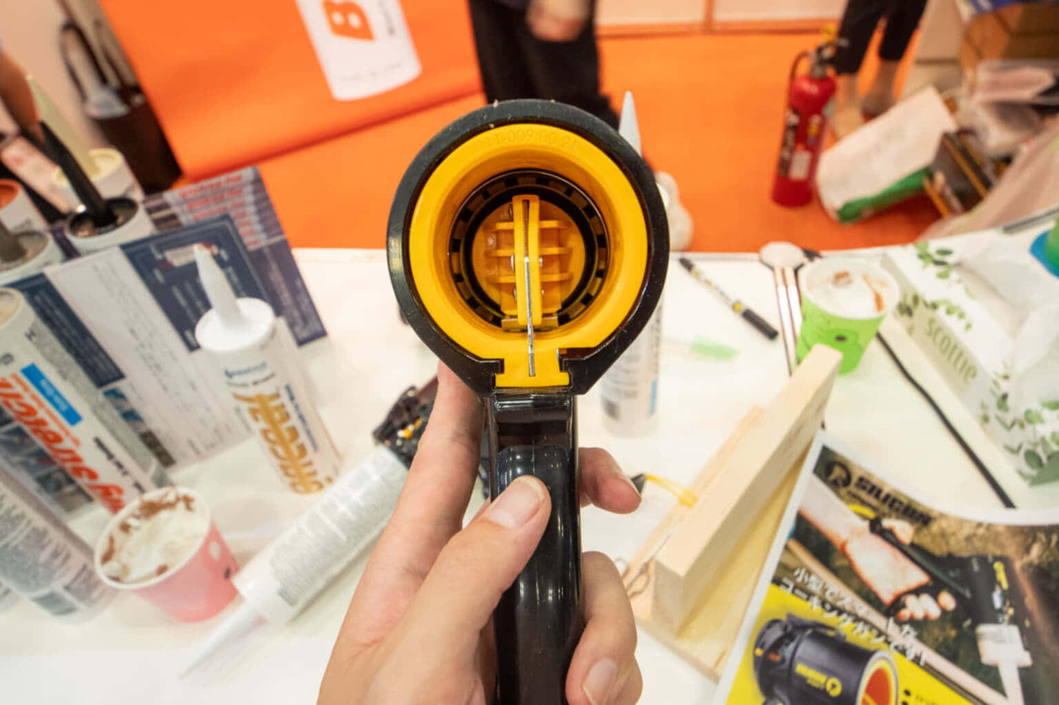 コンパクトなコーキングガン SILIGUNが日本上陸、ホルダ･ロッドが無い新形状 ｜ VOLTECHNO