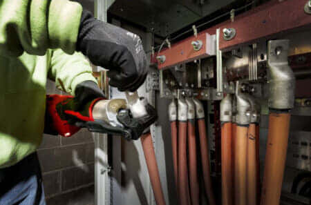 ミルウォーキー M18 HDCT 電動油圧式ダイスレス圧着工具を発売、軽量小型で最大400mm2アルミケーブル圧着に対応 ｜ VOLTECHNO