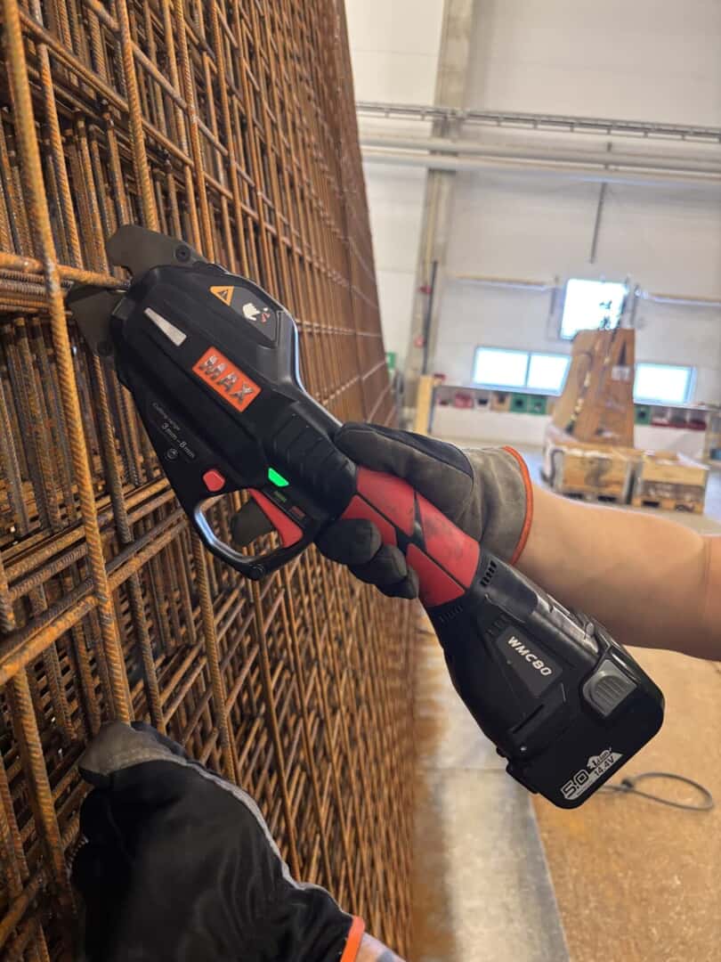 MAX WMC80 Cordless Wire Mesh Cutterを発表、ワイヤーメッシュを0.7秒で切断できる高速カッタ ｜ VOLTECHNO