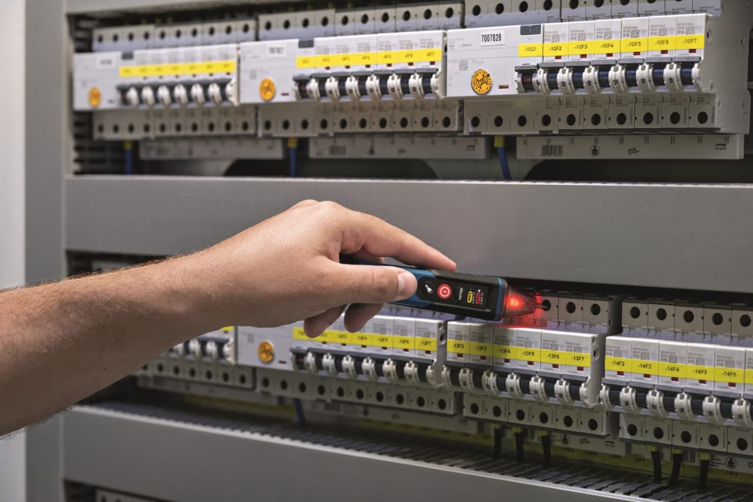 ボッシュ GVD 1000-17 AC検電器を発売、水にも粉じんにも強いハードな現場で使える ｜ VOLTECHNO