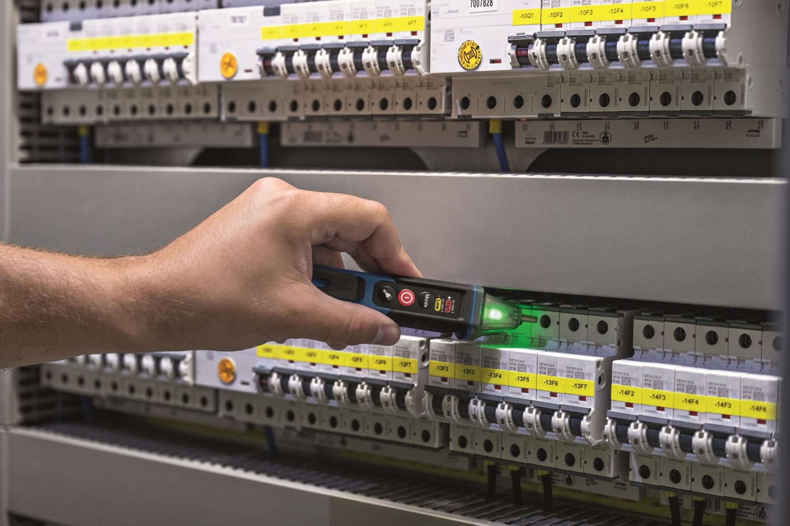 ボッシュ GVD 1000-17 AC検電器を発売、水にも粉じんにも強いハードな現場で使える ｜ VOLTECHNO