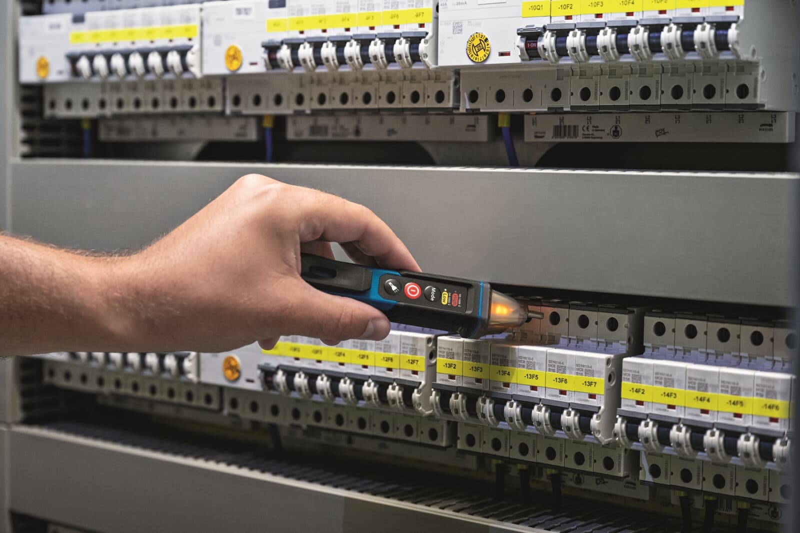 ボッシュ GVD 1000-17 AC検電器を発売、水にも粉じんにも強いハードな現場で使える ｜ VOLTECHNO